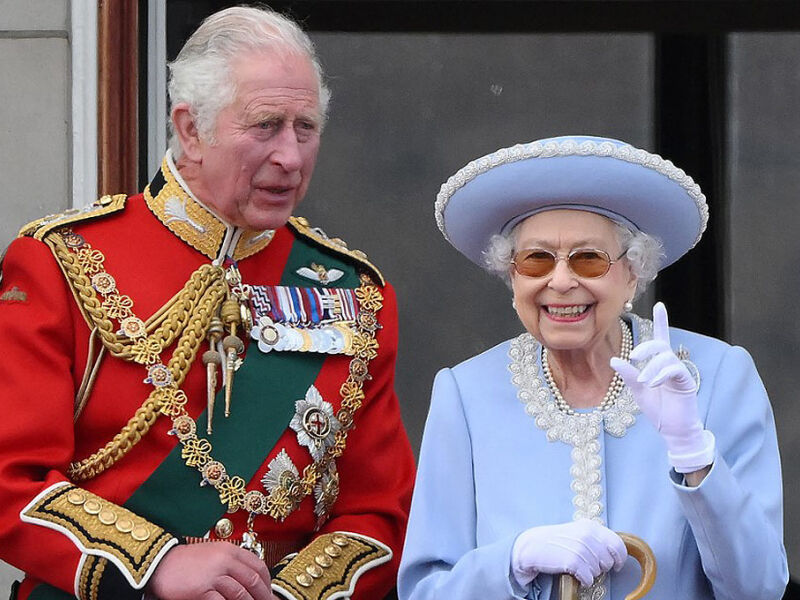 Charles se torna rei do Reino Unido e adota o nome Charles III - Folha PE