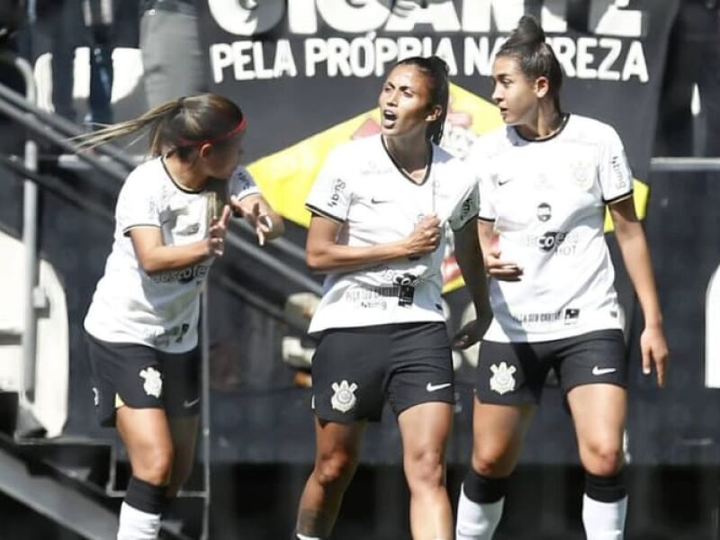 Com recorde de público, Corinthians vence Internacional e conquista o ...
