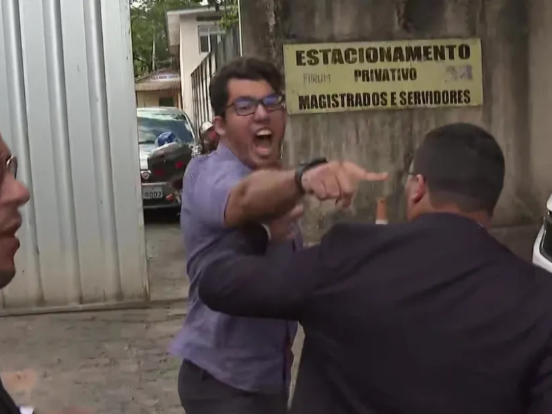 Danilo Paes chega ao fórum agitado, xinga imprensa e defende "Eu sou inocente, vocês vão ver ...