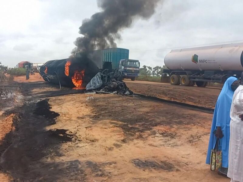 Quase 60 mortos na Nigéria após explosão de caminhão-tanque - Folha PE
