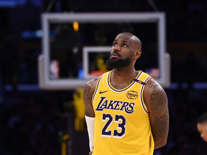 Ex-NBA diz que LeBron James forjou lesão para escapar do doping por ...