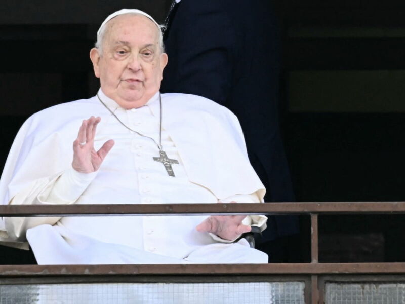 Papa Francisco tem ''melhora surpreendente'' e ''está muito animado'', segundo médico - Folha PE