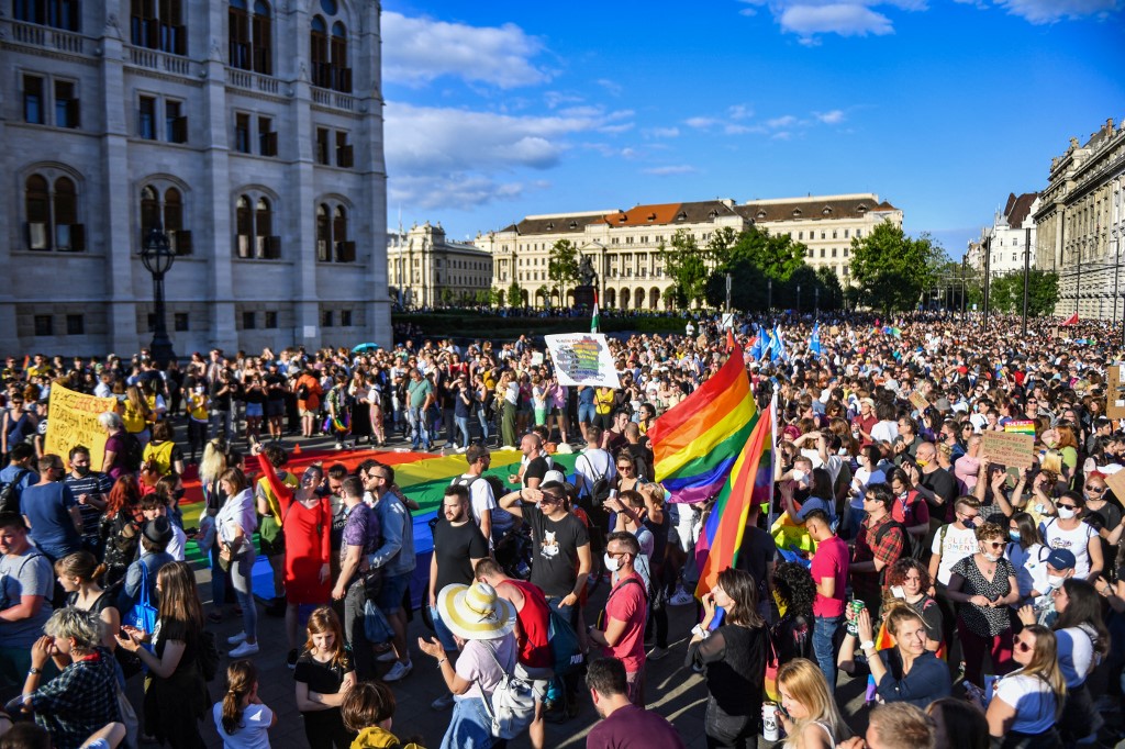Hungria aprova lei contra 'promoção' da homossexualidade entre menores ... Hungria aprova lei contra 'promoção' da homossexualidade entre menores ...