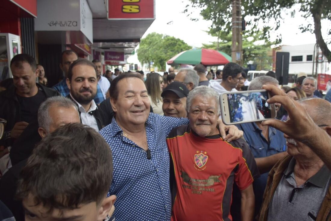 Deputado Izaías Régis testa popularidade nas ruas de Garanhuns - Blog ...