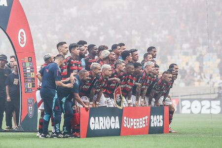 Flamengo administra a vantagem, empata com o Fluminense e garante o bicampeonato do Carioca ...